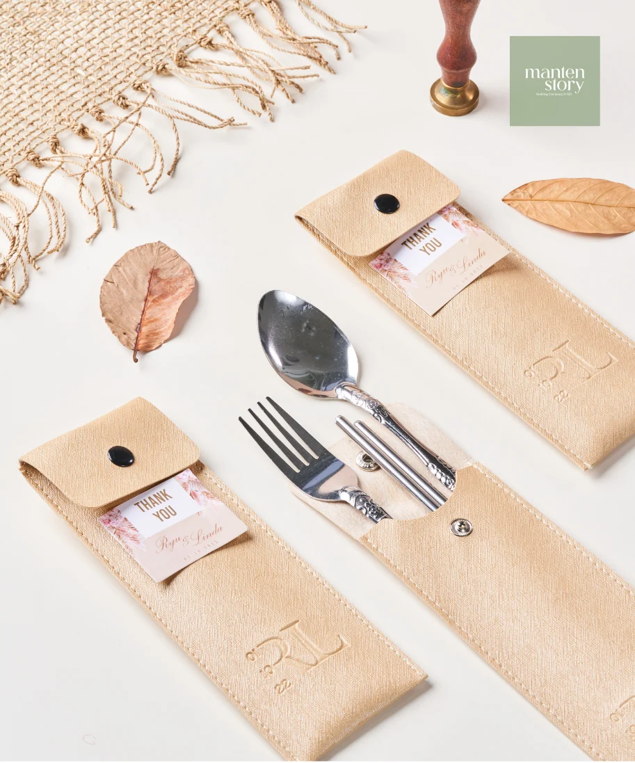 CUTLERY SET WITH POCKET - Mantenstory